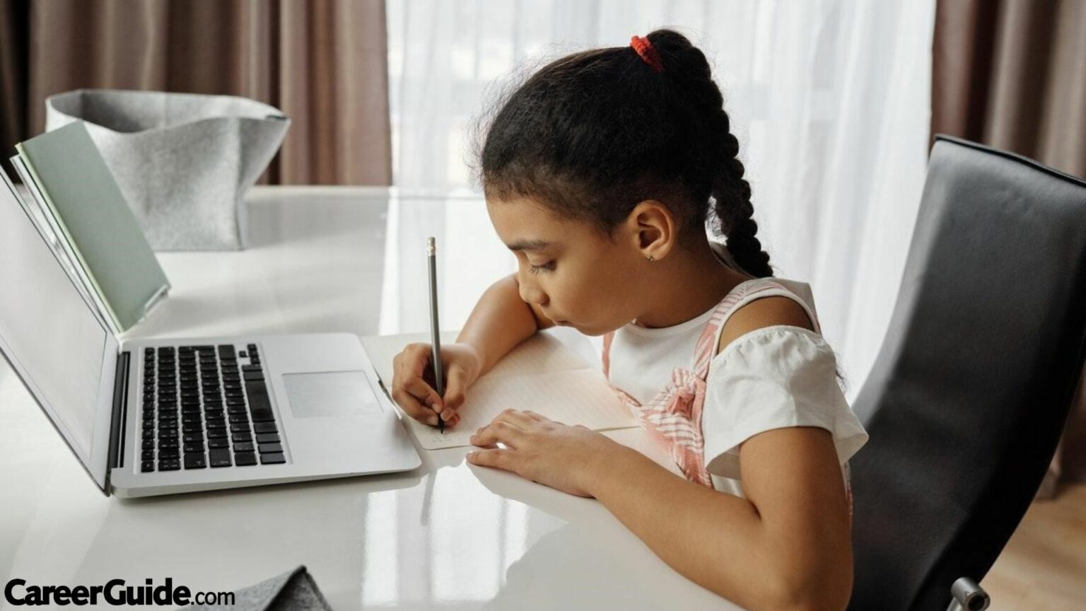 Online Learning vs Classroom Learning - CareerGuide